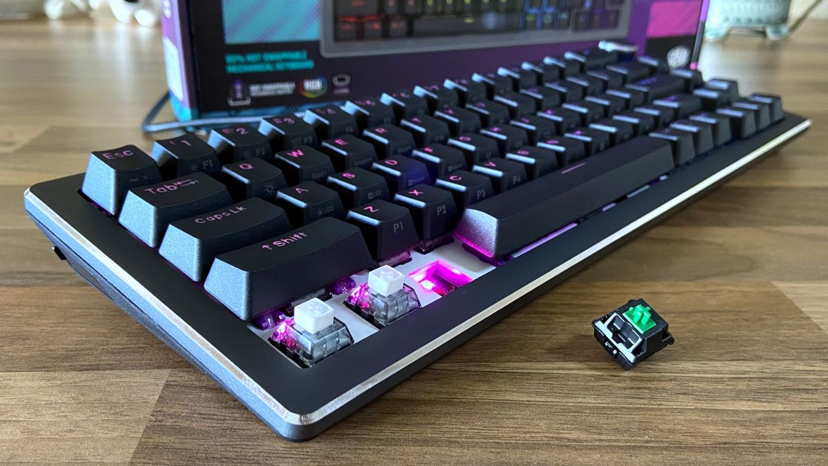 Cooler Master CK720 mechanical keyboard review: Hot-swappable switches ...
