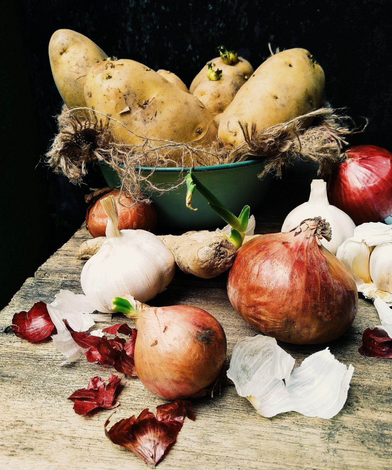 Using vegetable peels as fertilizer – for healthy plants | Homes and ...