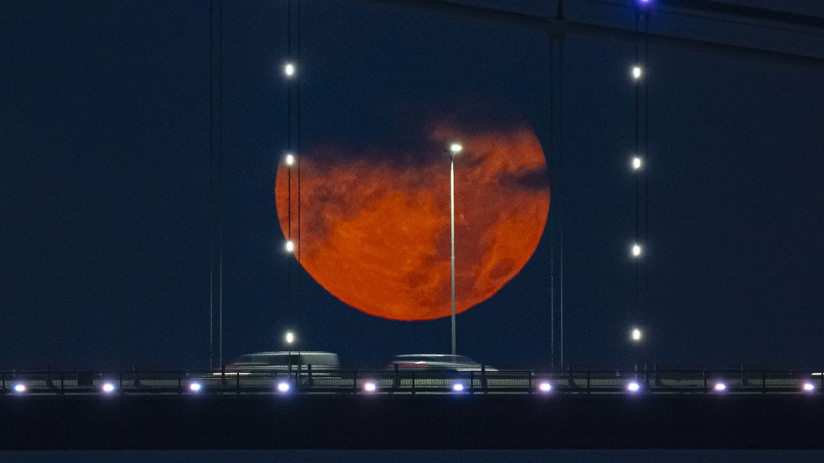 August full moon 2025 captivates skywatchers worldwide as Sturgeon Moon ...