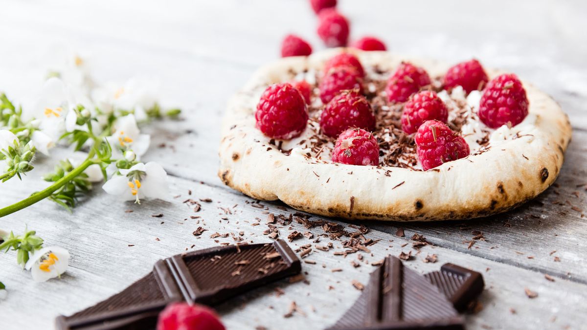 Raspberry and chocolate pizza recipe: try this sweet treat for a ...