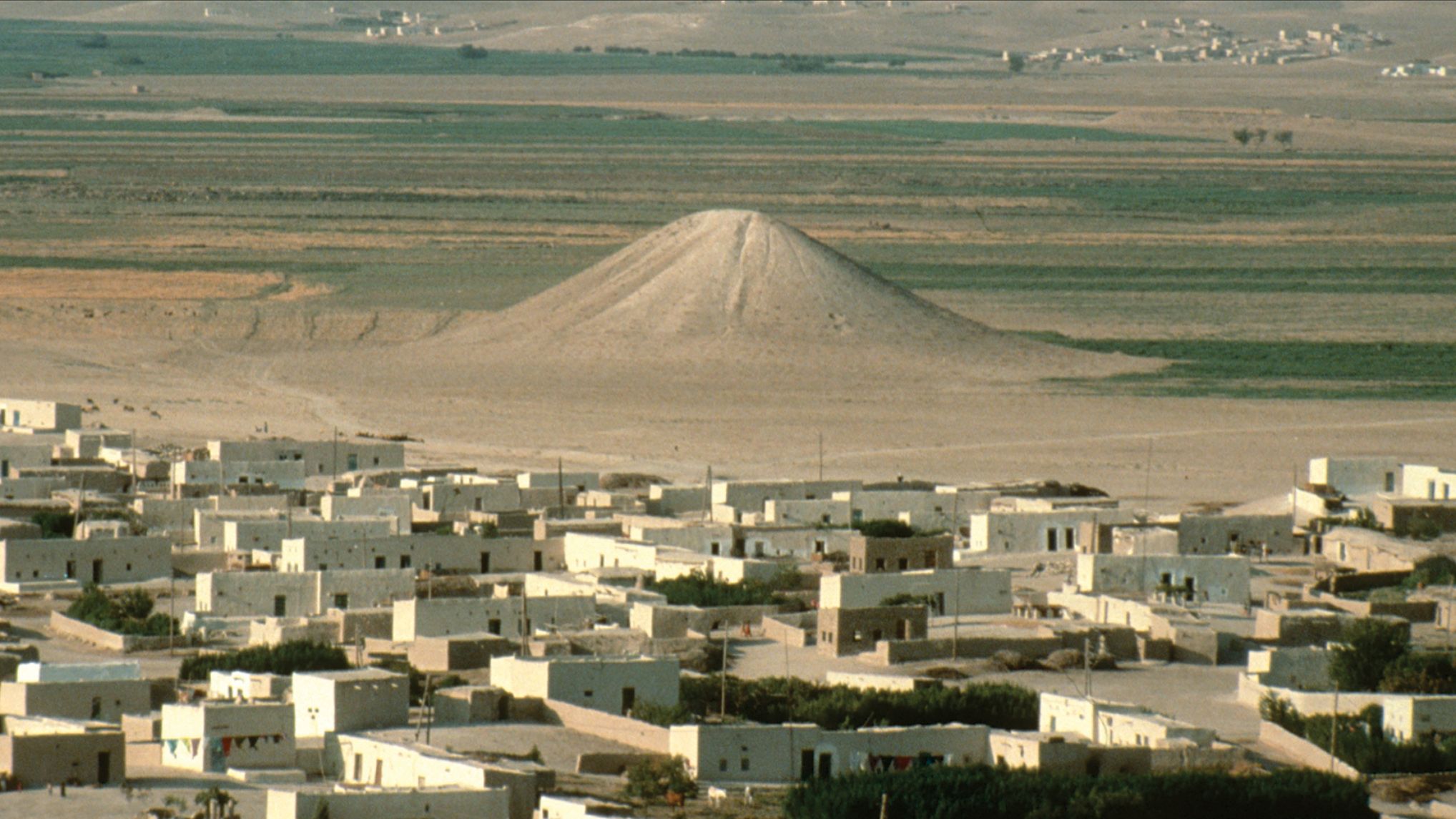 Pyramid-shaped mound holding 30 corpses may be world's oldest war ...