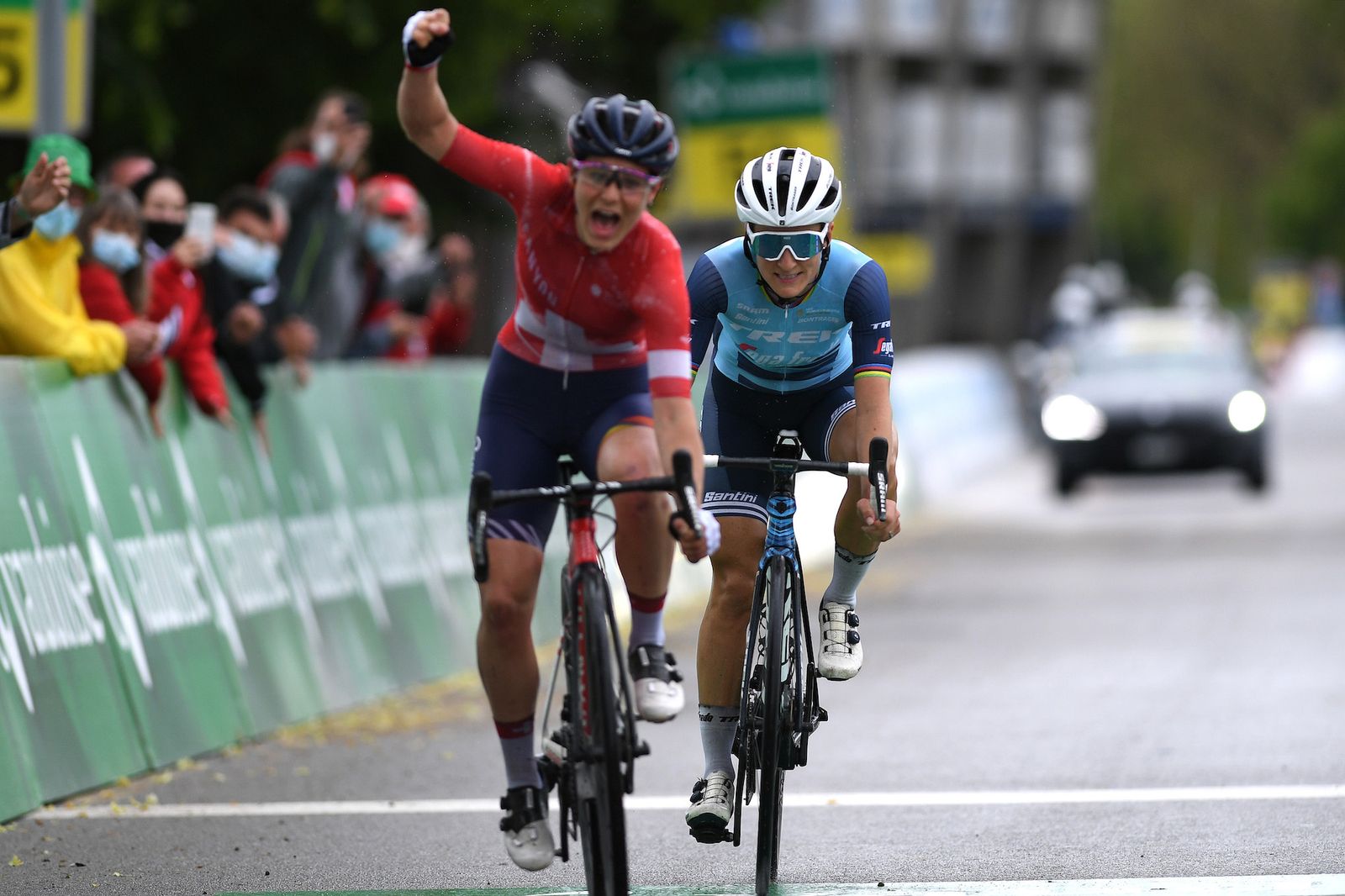 Elise Chabbey outsprints Lizzie Deignan at the return of the Tour de ...