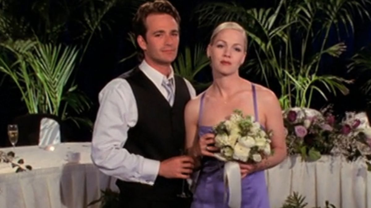 90210's Jennie Garth Reflects On Her 'First Real Love' Luke Perry, And ...