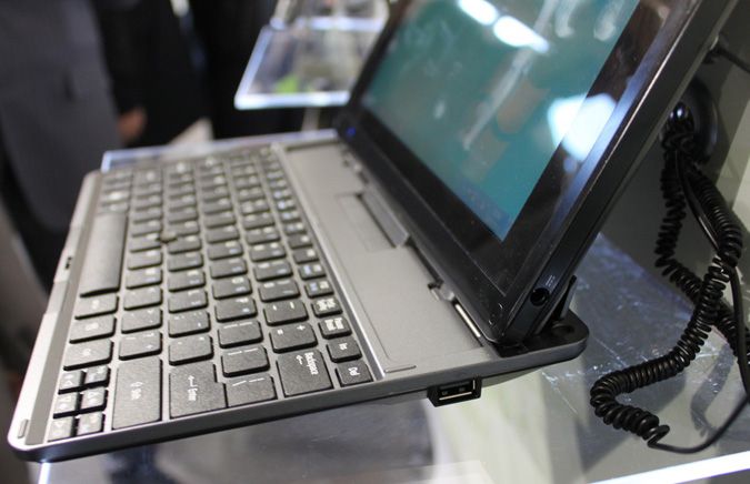 Acer Iconia W500 Hands-On: Convertible Windows Tablet With Trackpoint ...