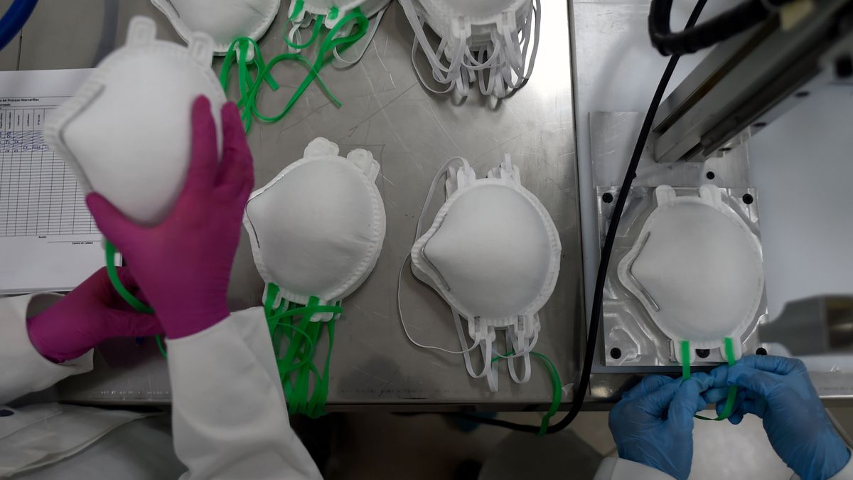 Covid-19 face mask stand-off splits postal bosses and workers | The Week