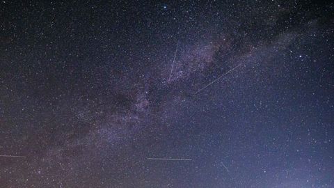 How to tell the difference between meteor and satellite streaks in ...