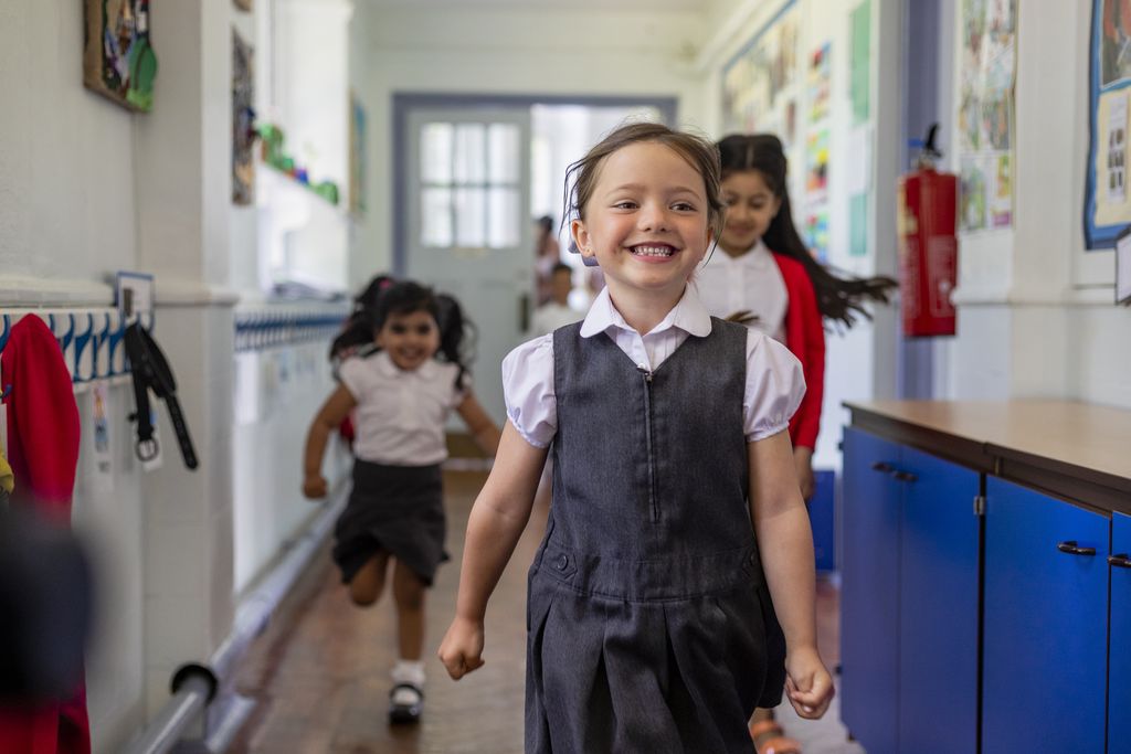 What are school uniform grants and who can get them? | GoodtoKnow