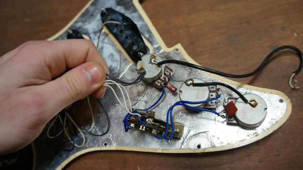 How to mod your Strat to sound like a Tele with a 7-way circuit ...