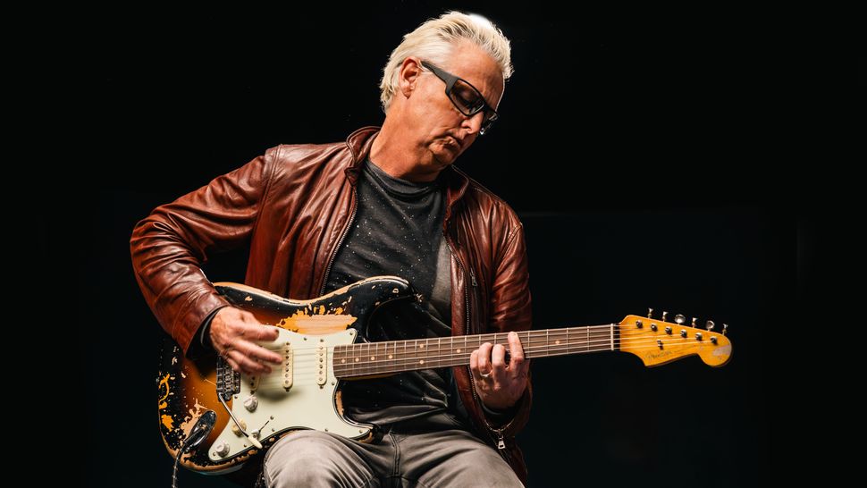 See Mike McCready playing his new Mexican-made signature Fender Strat ...