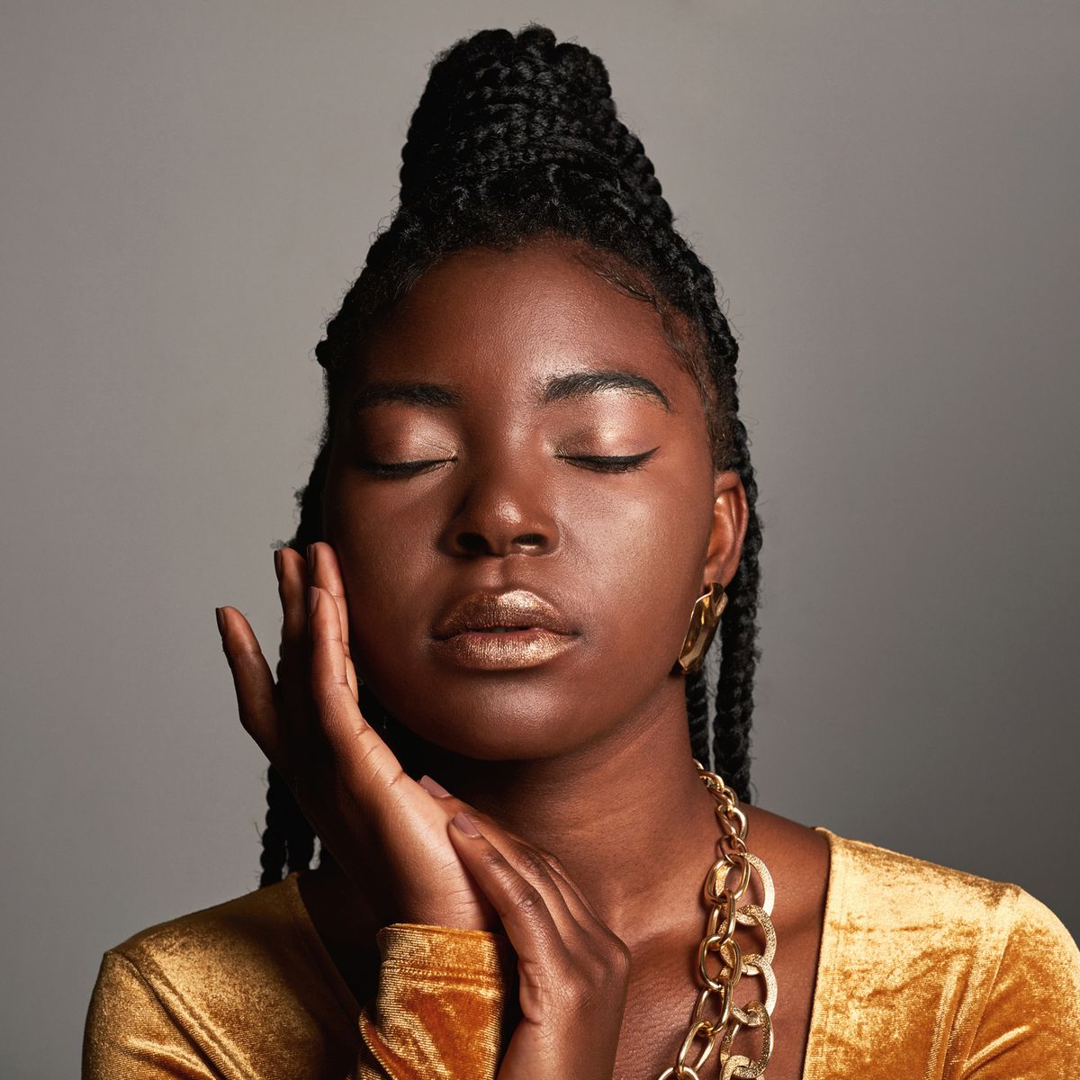 How to De-Bloat a Puffy Face at Home | Marie Claire