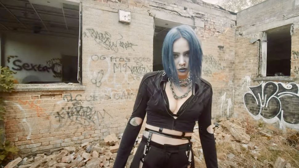 Mimi Barks’ new video for Saw looks like a snuff movie and might just ...