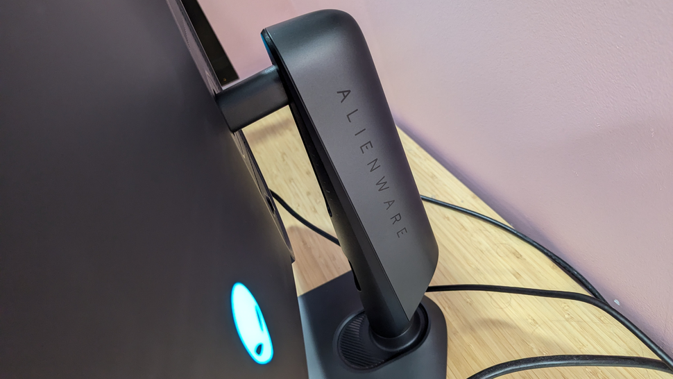 Alienware AW2725QF gaming monitor review: Two displays in one for under ...