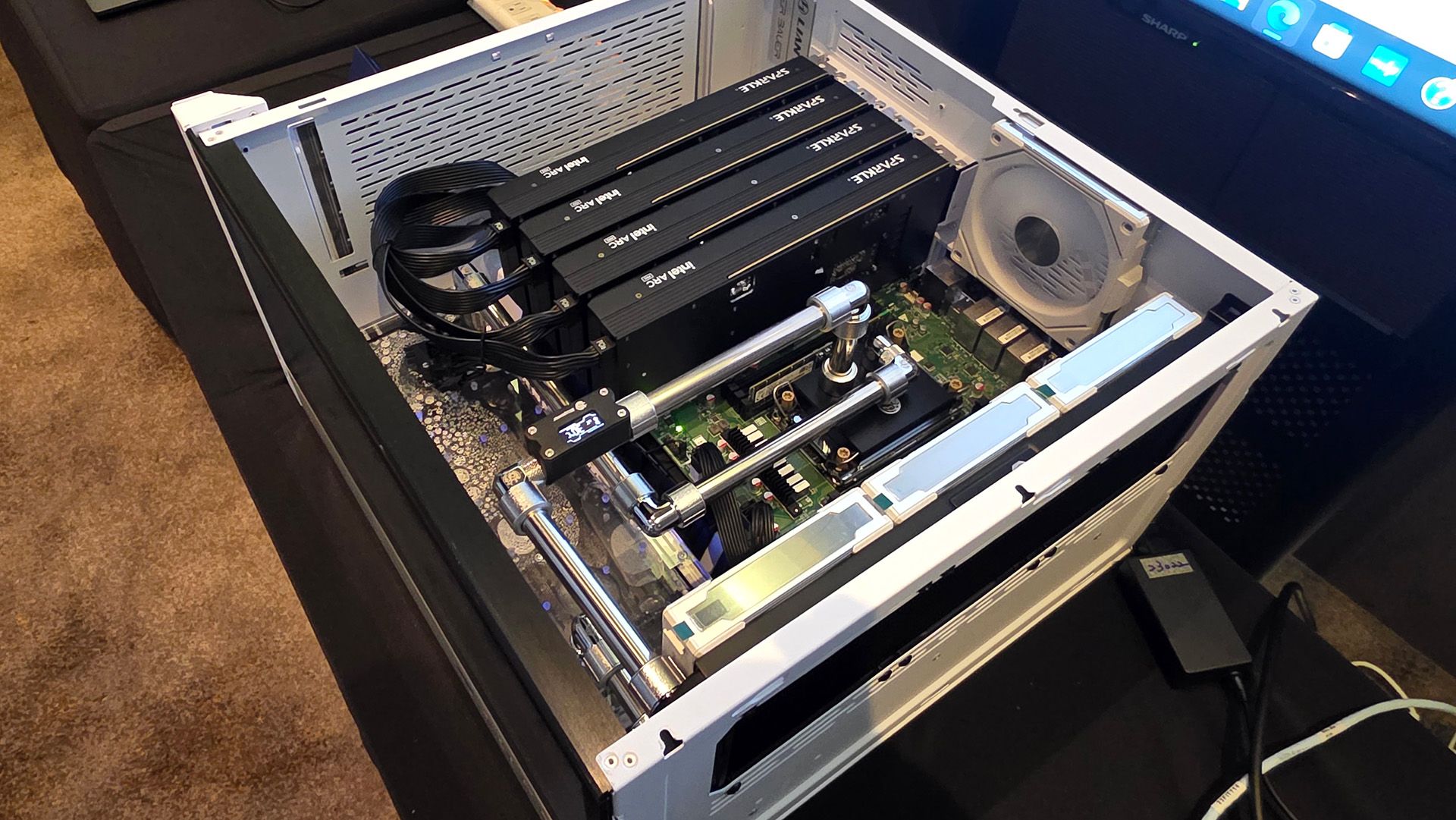 Intel releases new software for GPU-powered Project Battlematrix ...