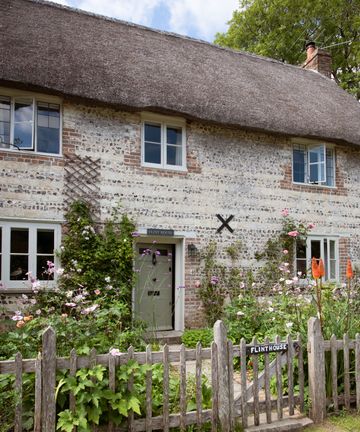 This ancient thatched cottage has had new life breathed into it | Homes ...