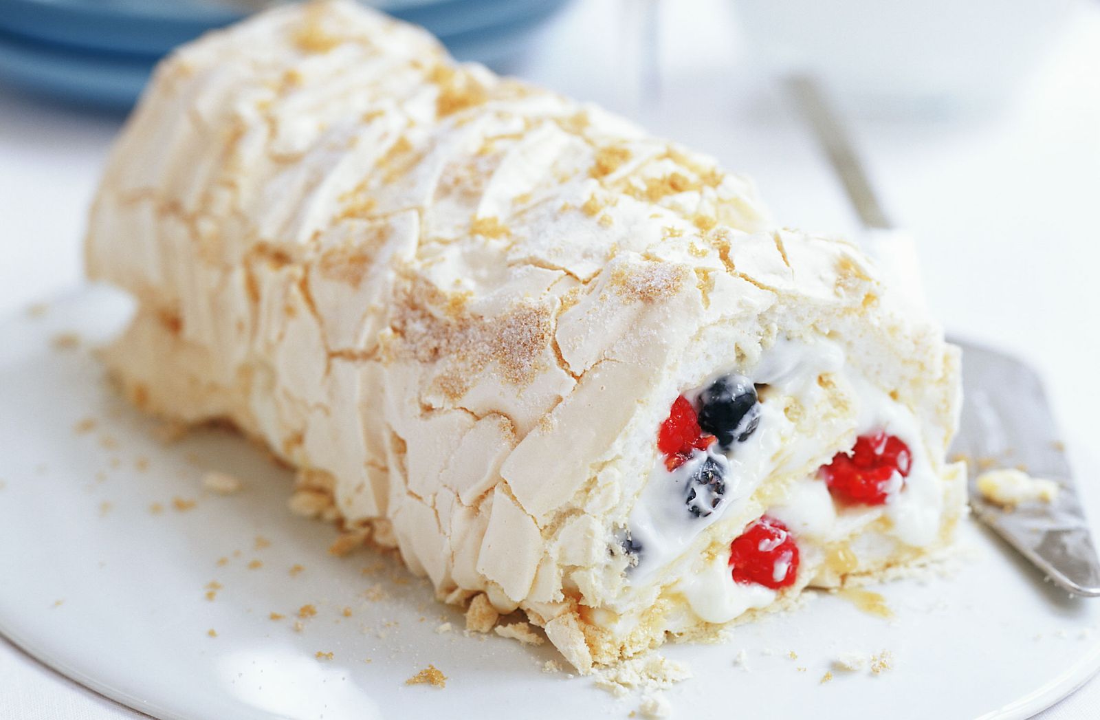 Low-fat lemon meringue roulade | Dessert Recipes | GoodtoKnow