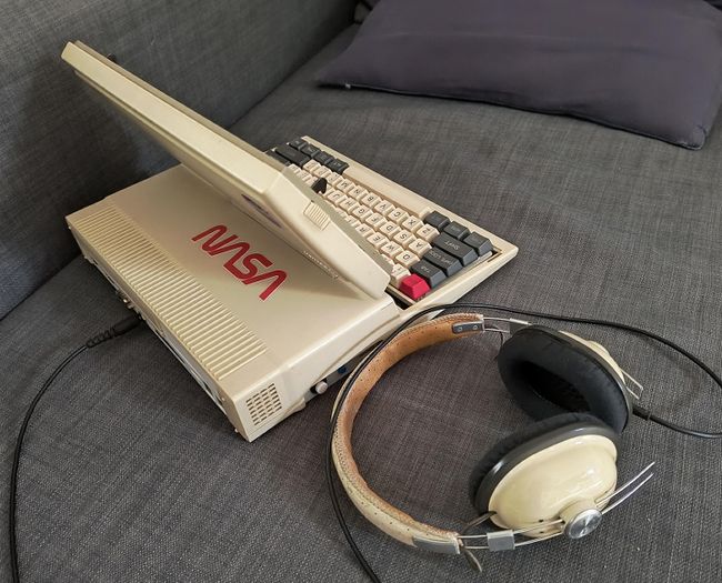 Maker resurrects Toshiba T1000 with a Raspberry Pi 4 and a slew of ...