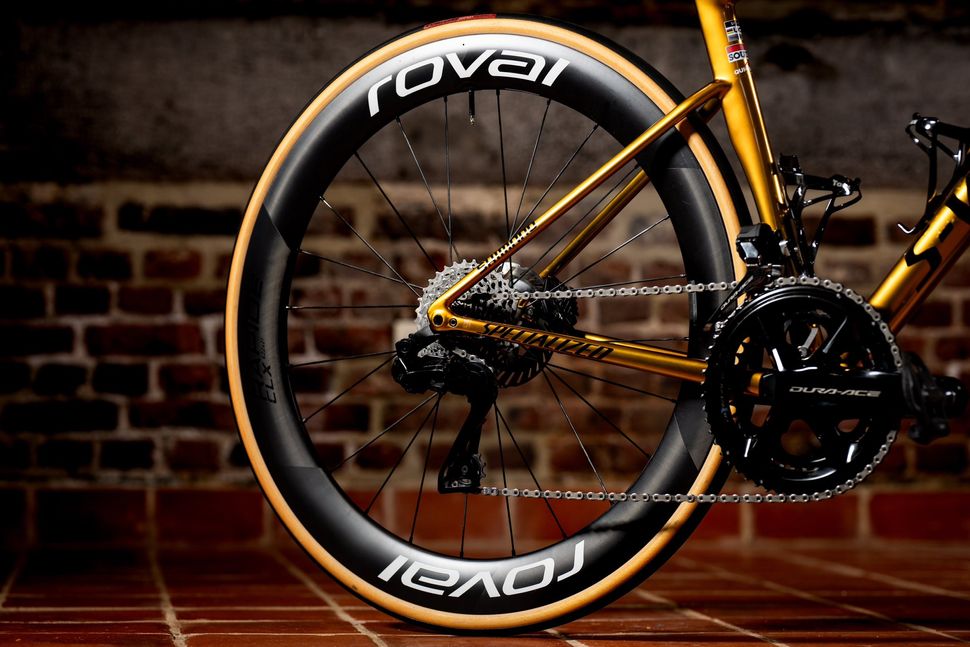 Remco Evenepoel's bike: A golden Tarmac SL8 for the double Olympic ...