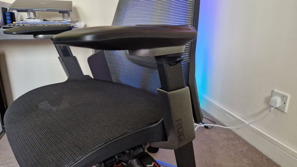 Asus ROG Destrier Ergo Chair review: "The upper echelon of gaming ...