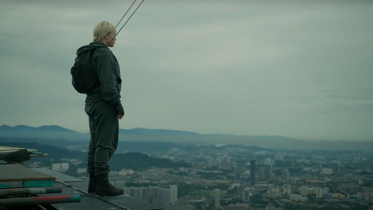 Florence Pugh fearlessly jumped off the second highest skyscraper in ...