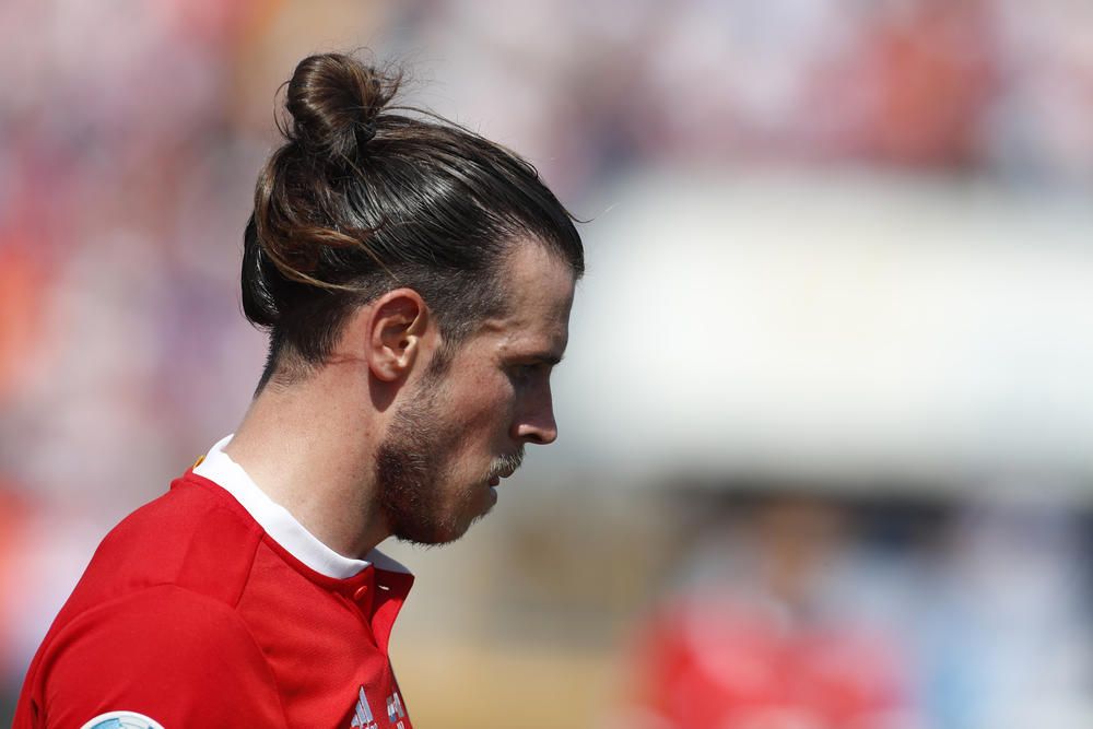 Bale fluffs his lines as Wales slump to defeat in Hungary | FourFourTwo