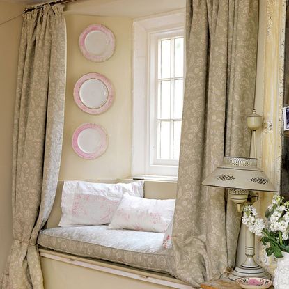 Dress and decorate country windows | Ideal Home