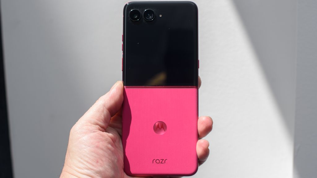 I've reviewed 100s of phones and the new Motorola Razr comes in colors ...