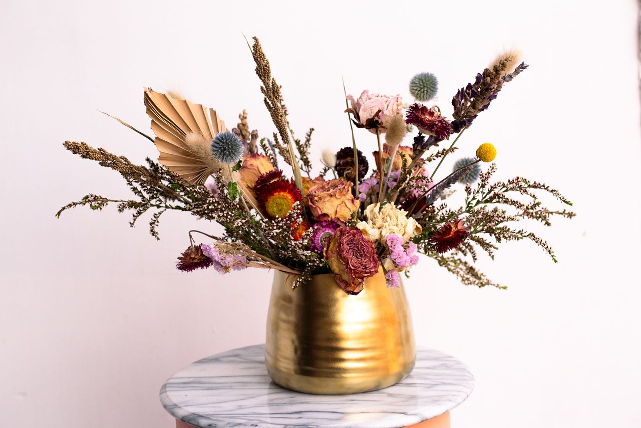 How to Decorate With Dried Flowers — 5 Expert Ways | Livingetc