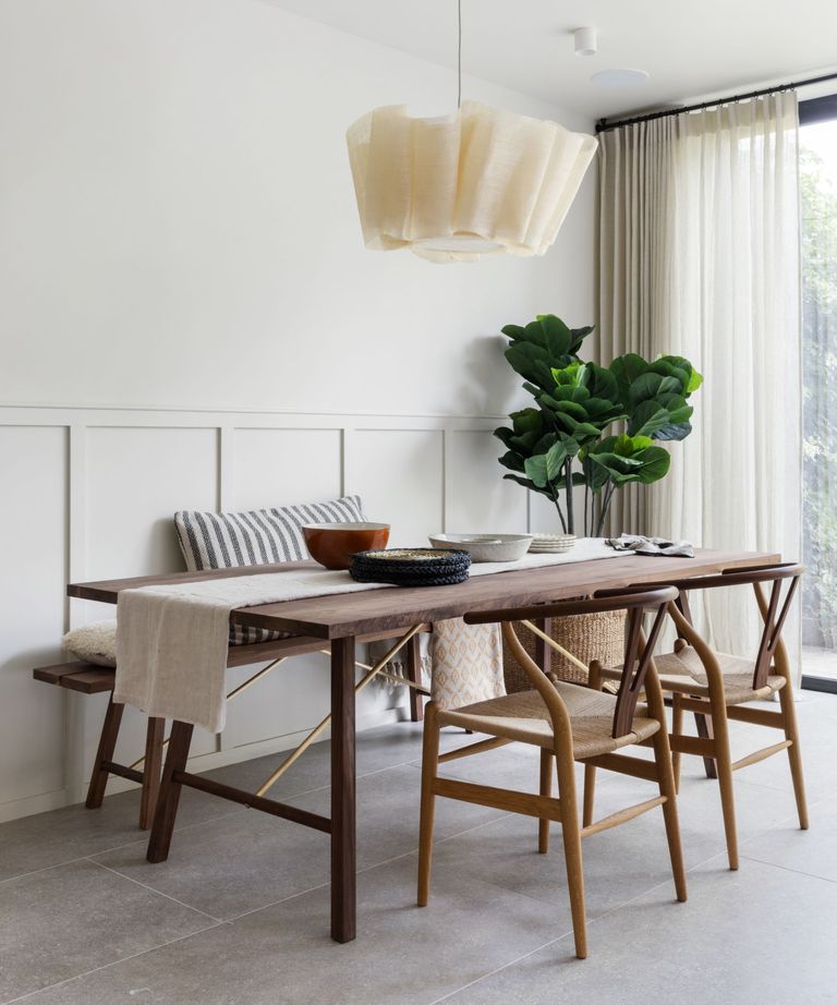 Feng Shui table decor rules: how to arrange a dining table | Homes and ...