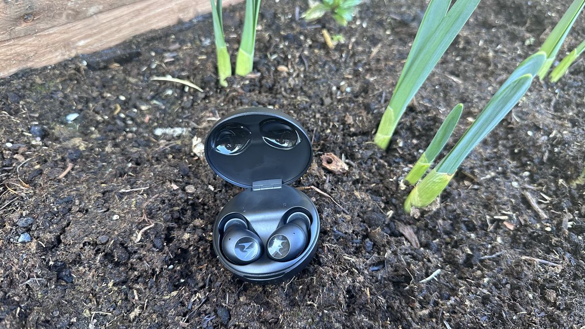 Moto Buds 150 review: fine but unremarkable wireless earbuds | TechRadar