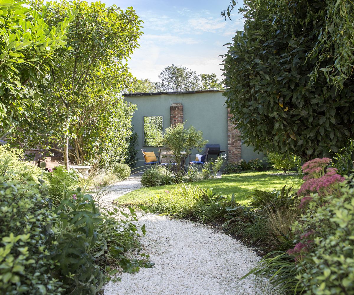 12 garden path ideas for every style and budget | Homebuilding