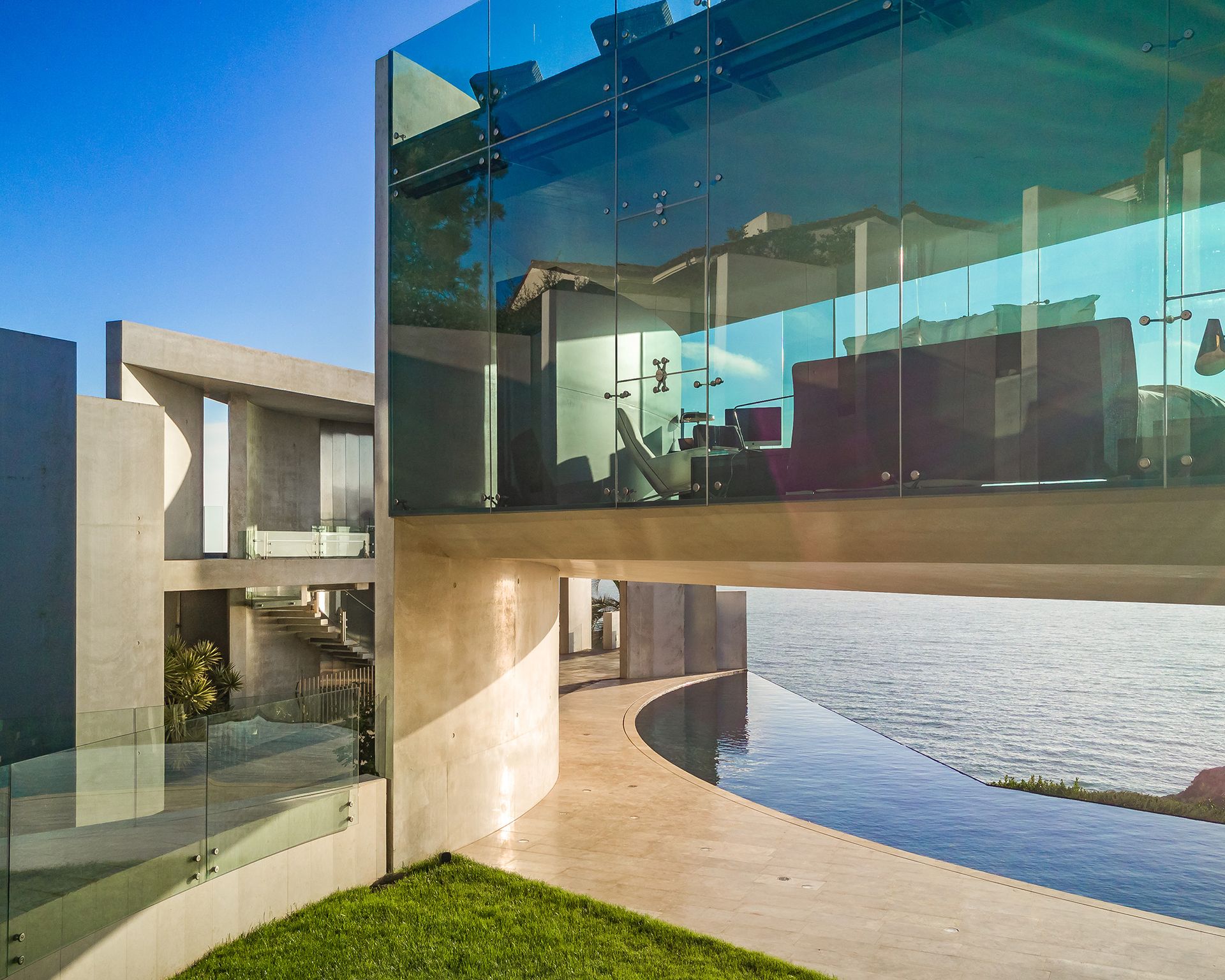 Alicia Keys buys the futuristic Razor House – 'America’s coolest home ...