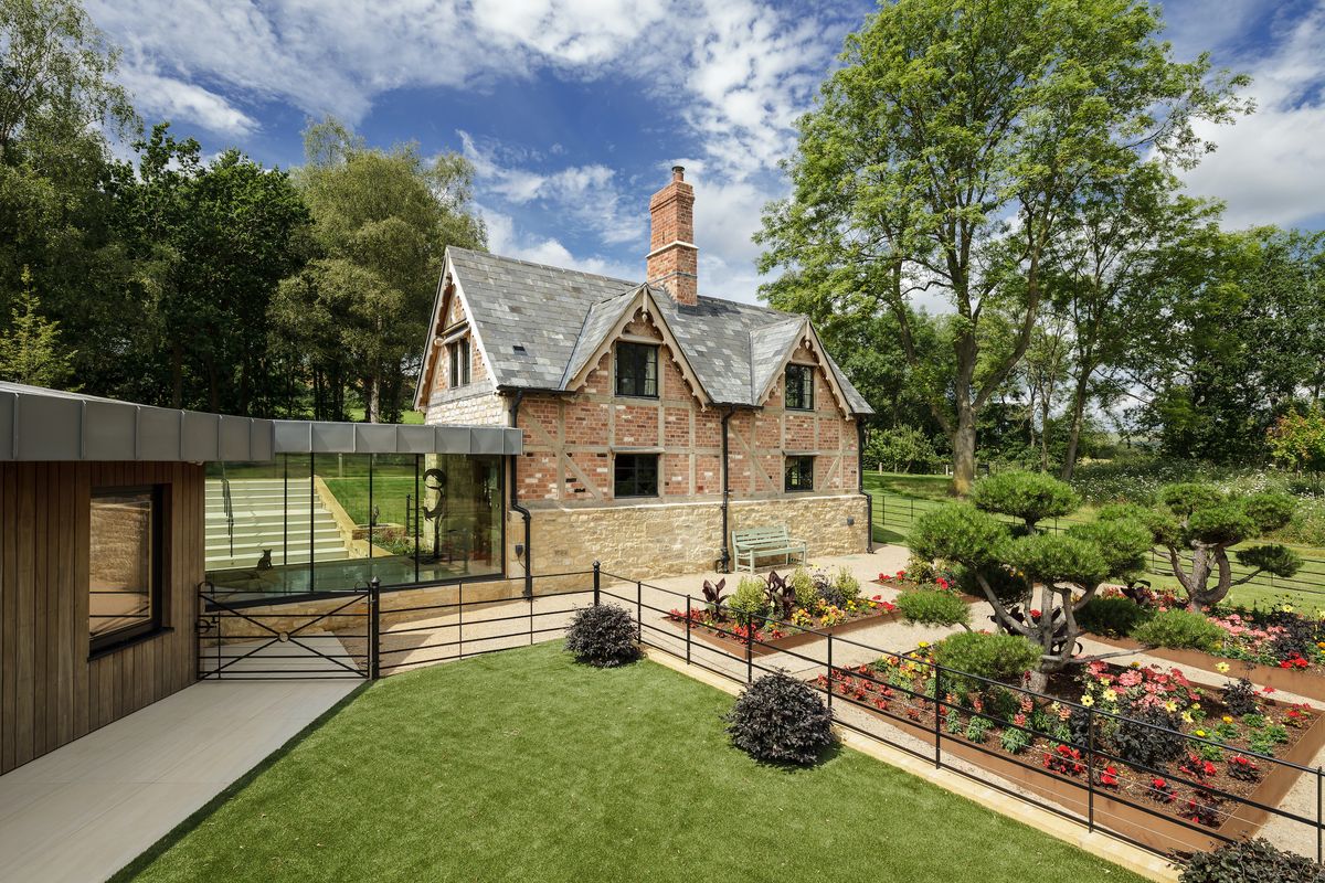 An Extraordinary Subterranean Extension to a Listed Cottage | Homebuilding