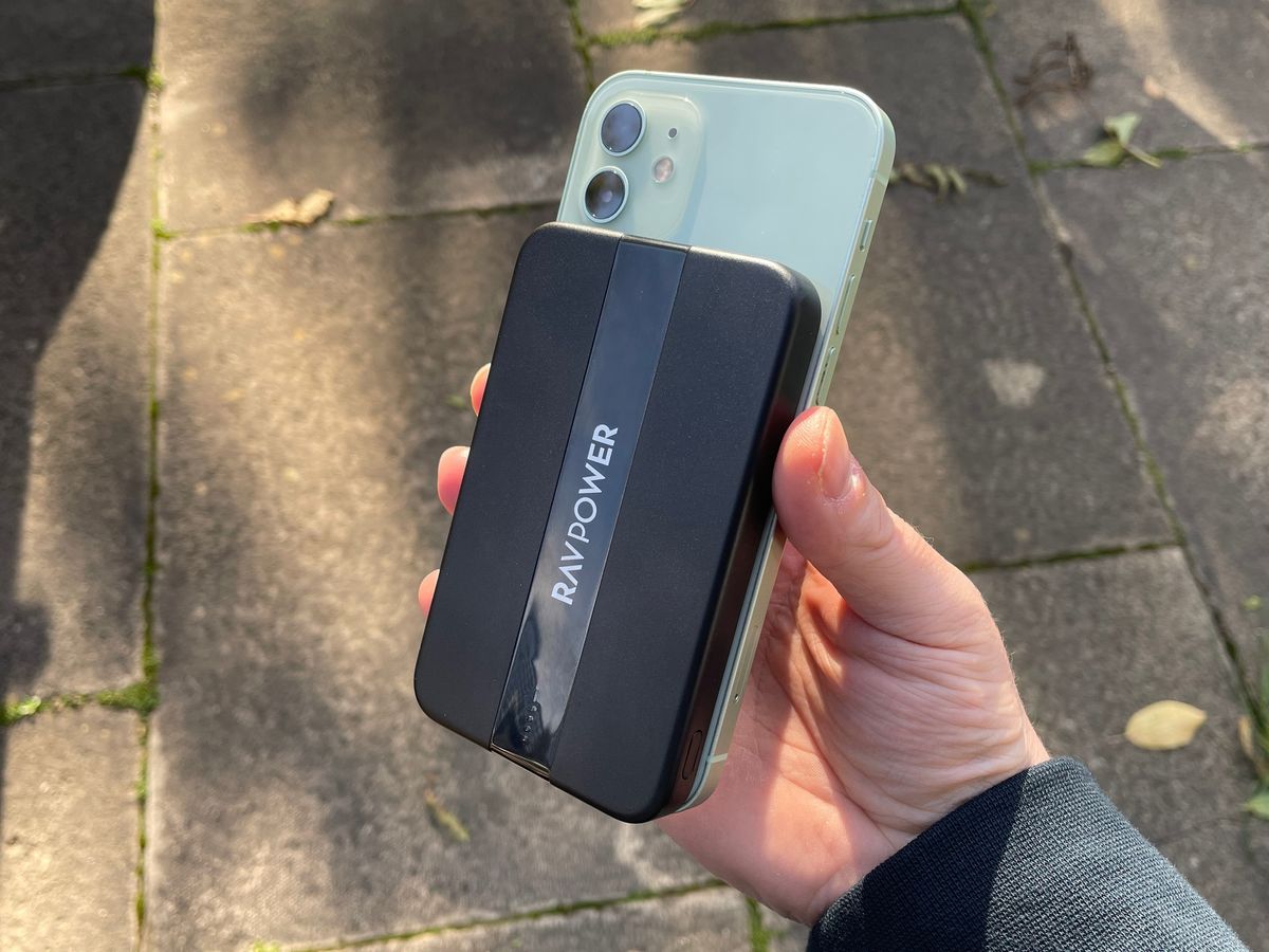 RAVPower Magnetic Wireless Power Bank for MagSafe review: Snap-on fast ...