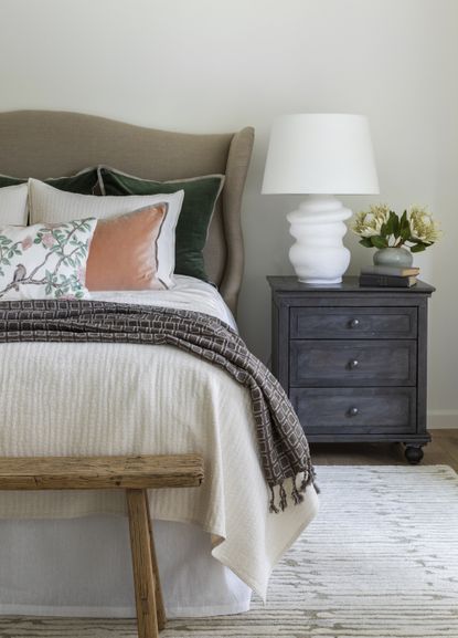 How to choose the right size area rug for your bedroom | Homes and Gardens