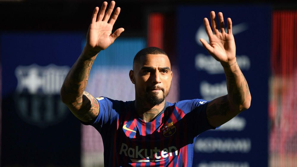 Boateng poised for debut as Barcelona axe Suarez | FourFourTwo