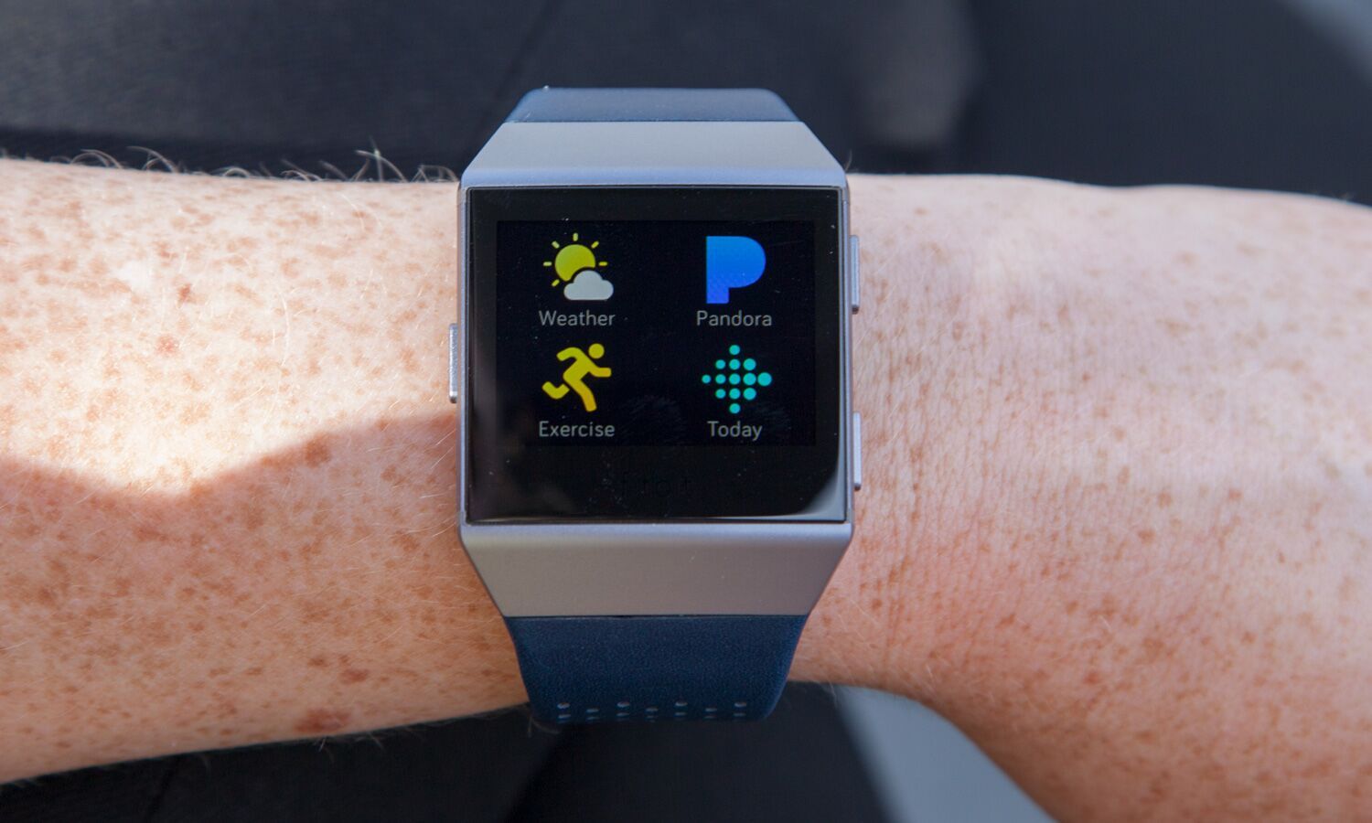 Fitbit Ionic Review: Next-Gen Fitness Smartwatch, Last-Gen Looks | Tom ...