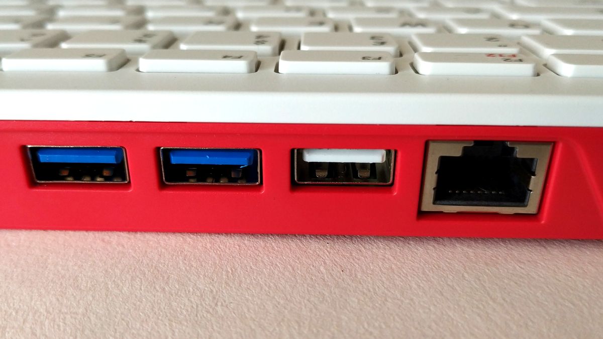 Raspberry Pi 400 Review: Faster CPU, New Layout, Better Thermals | Tom ...