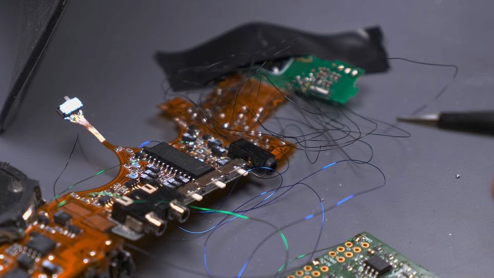 Remaking a Commodore 64 Datasette from 1982 using 1993 microcassette tech — TechTuber touts 1MB ...