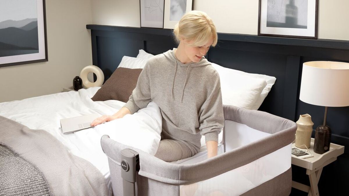 Silver Cross Voyager Co-Sleeper review | GoodtoKnow