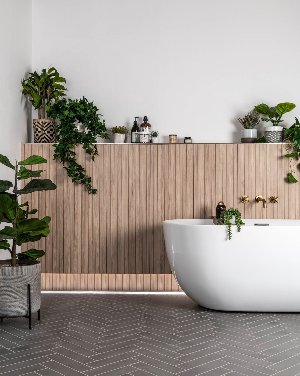 Bathroom wall panelling ideas for every size of room | Homebuilding