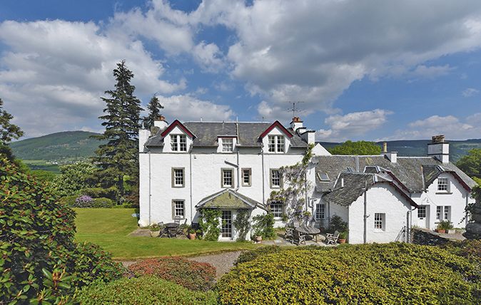 An estate full of mountains, lakes and rivers where Robert the Bruce ...