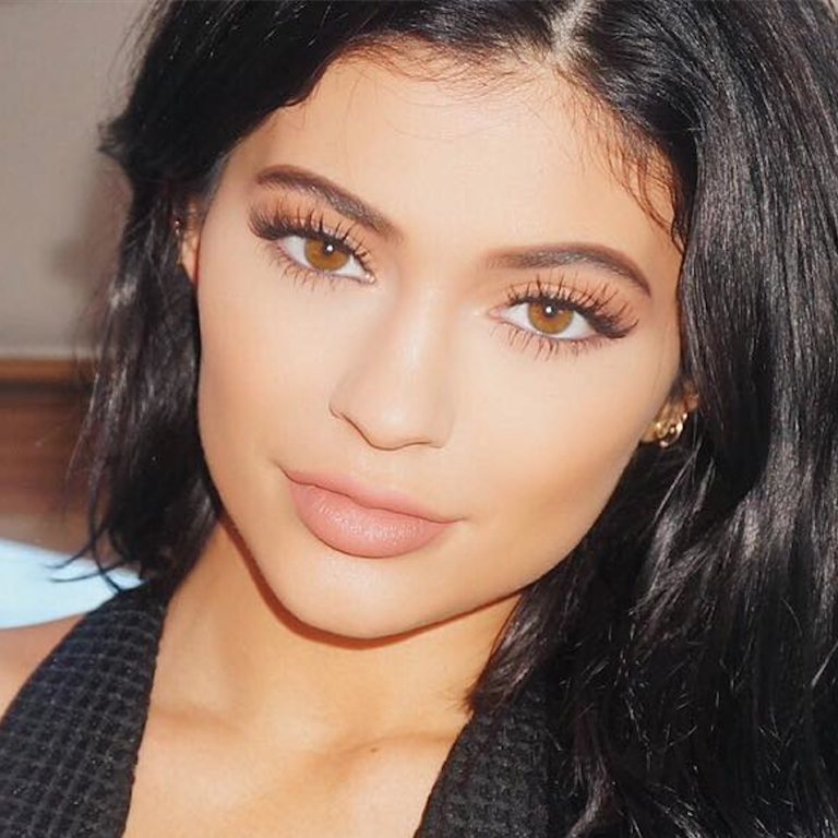 Kylie Jenner Makeup Routine - All the Products Kylie Jenner Uses ...