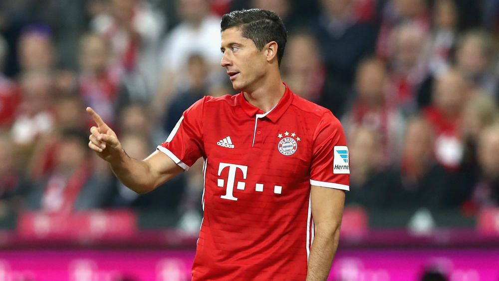 Lewandowski in no rush over Bayern contract | FourFourTwo