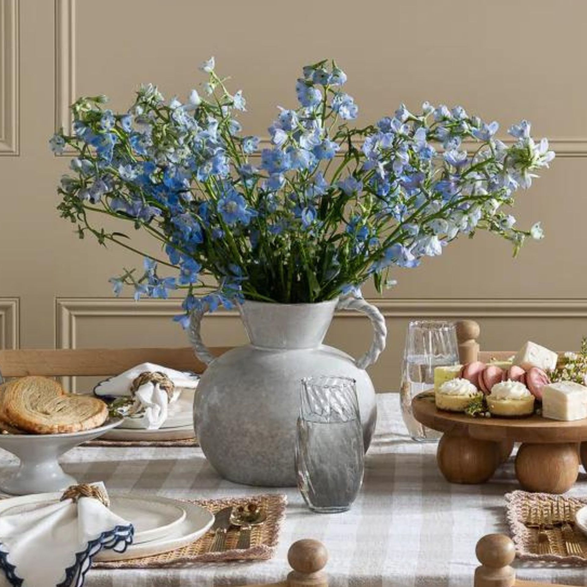 Farmhouse kitchen table decor ideas: 5 easy looks to try | Homes and ...