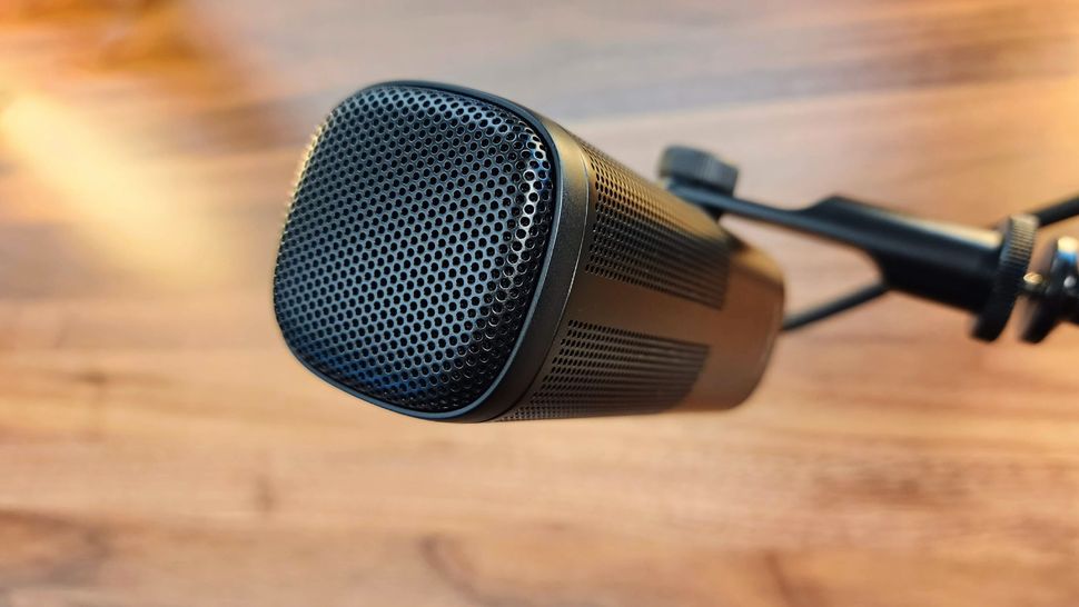 Elgato Wave DX XLR Microphone Review: Affordable, Full-Bodied Sound ...