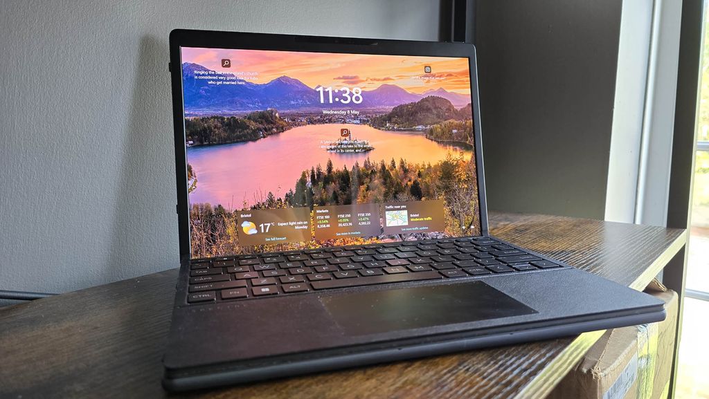 HP Spectre Foldable 17 review: a flagship screen and hugely versatile ...