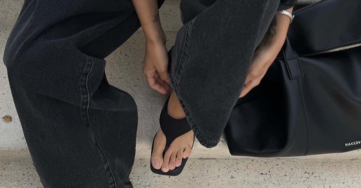 Jeans de perna larga ficam 10 vezes mais legais quando estilizados com ...