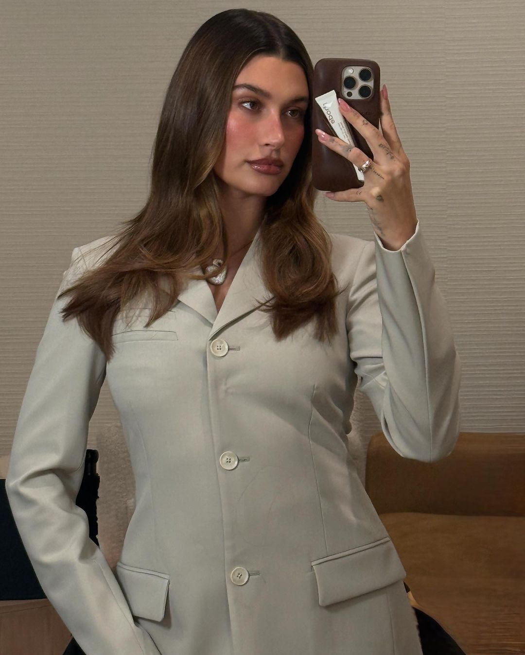Hailey Bieber Transforms Winter 2024's Cozy Chocolate Brown Trend Into ...