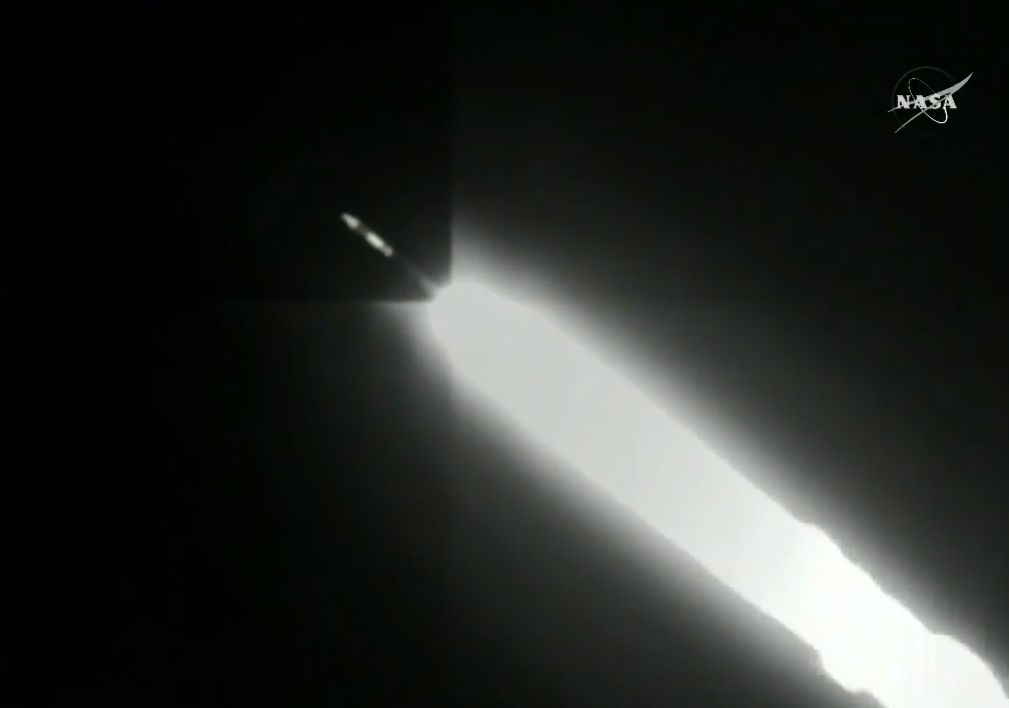 Launch Photos: NASA's InSight Mars Lander Blasts Off on Atlas V Rocket ...