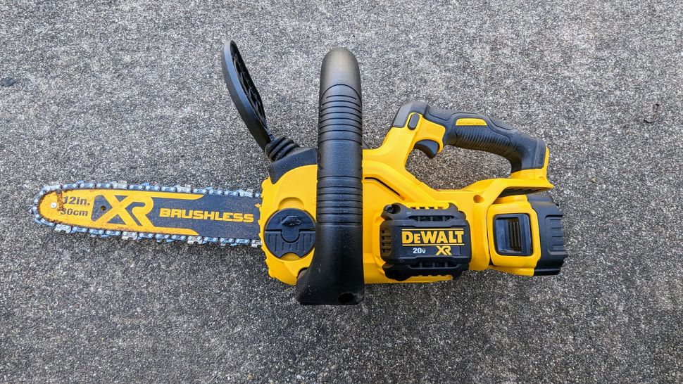 DeWalt DCCS620P1 20V MAX 12in. Brushless Cordless Battery Powered ...